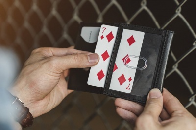 Quiver Modern Z Wallet PRO | Patrick Kun Leading Online Magic Shop